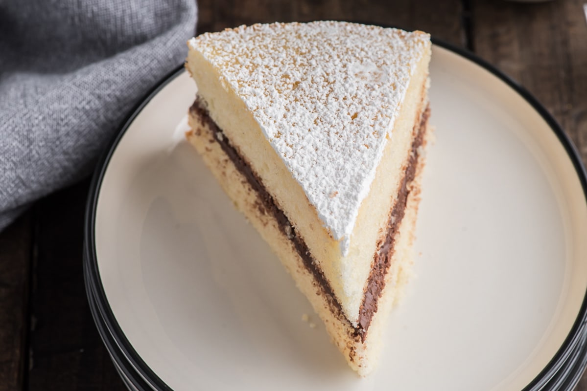 Yellow Cake with Nutella Ciambellone soffice con Nutella