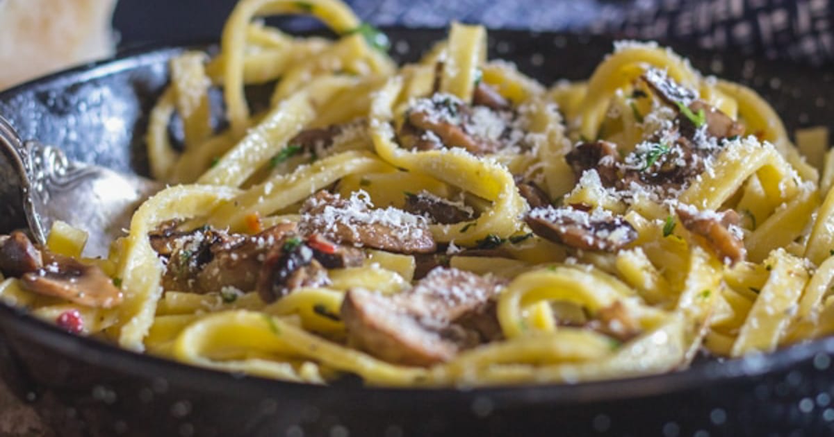 Simple Italian Fettuccine and Mushrooms - Street Food Spectacle