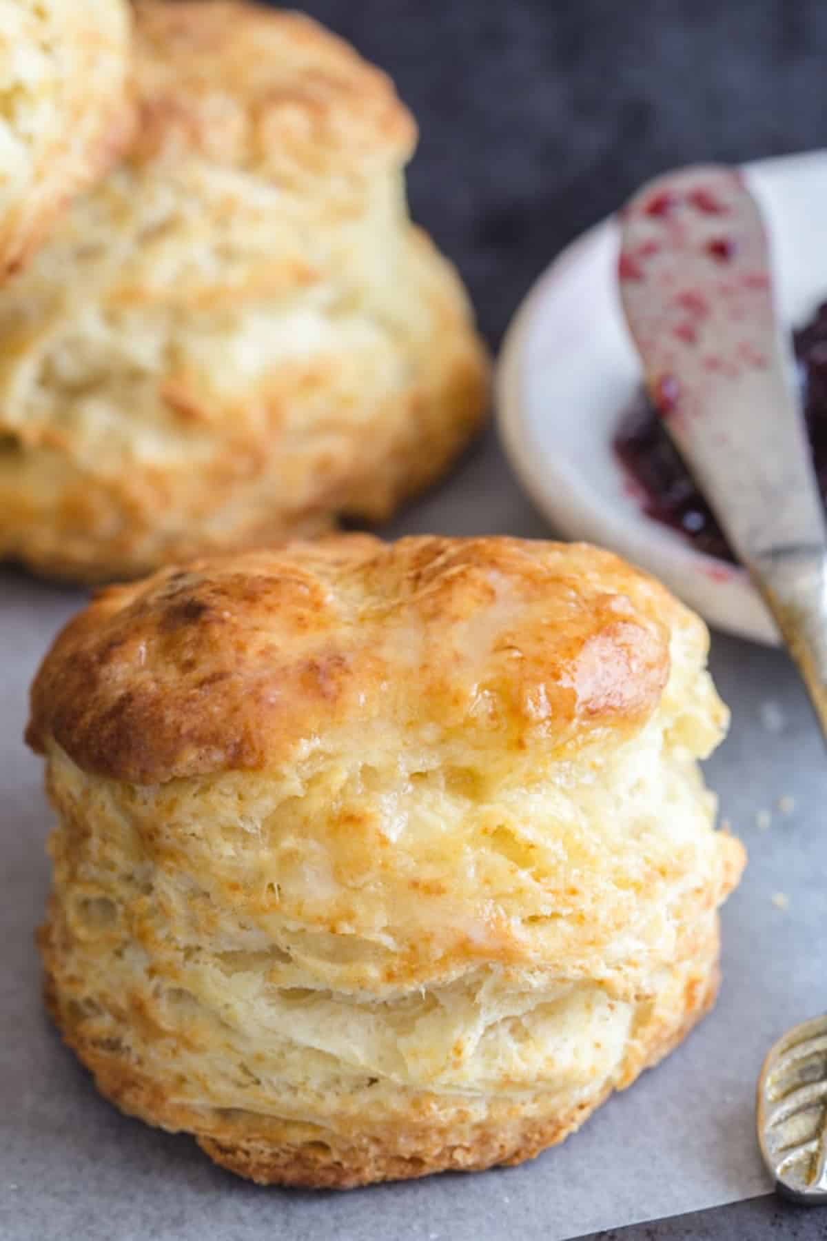 Easy Homemade Simple biscuits - Flaky & Tender Biscuits