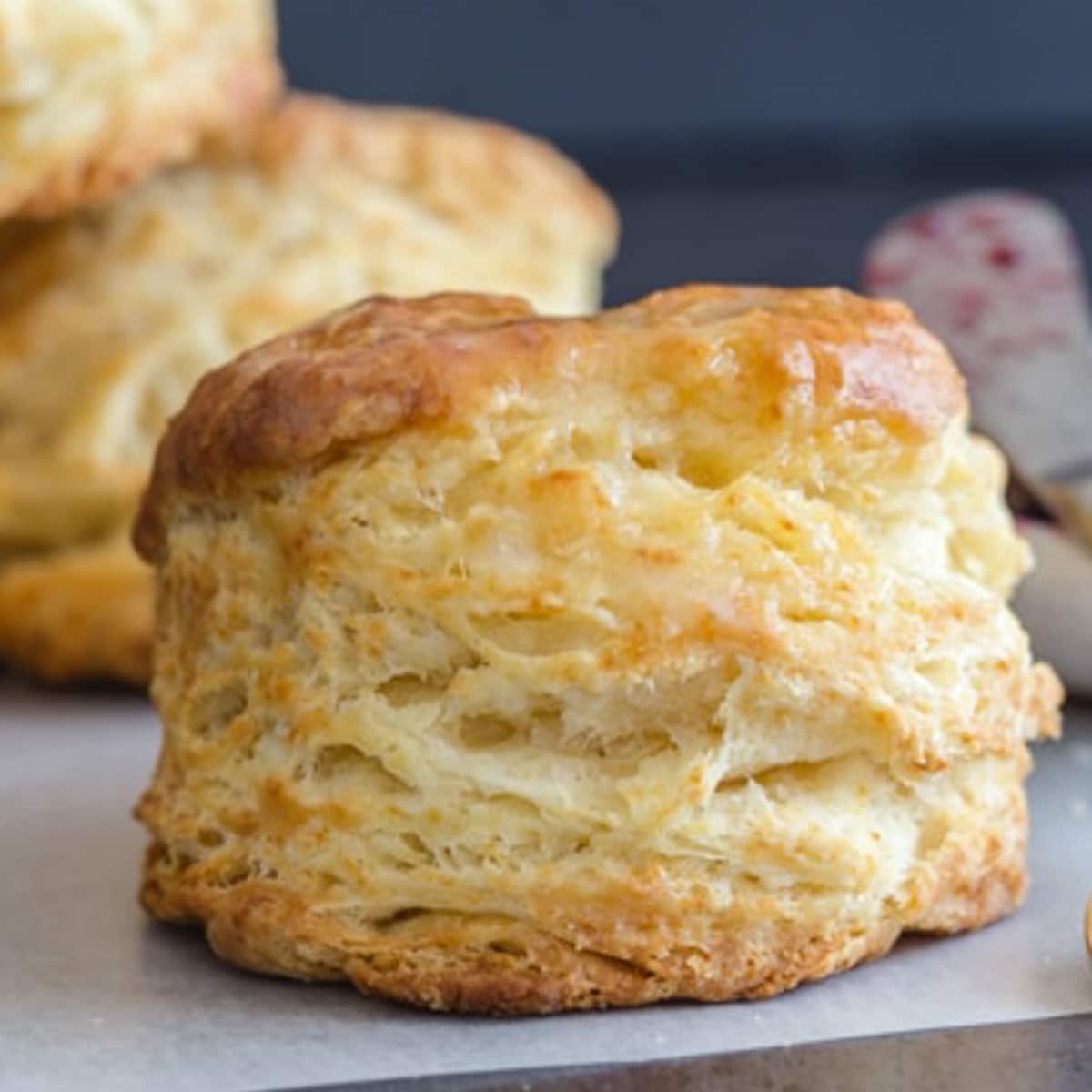 Easy Homemade Simple biscuits - Flaky & Tender Biscuits