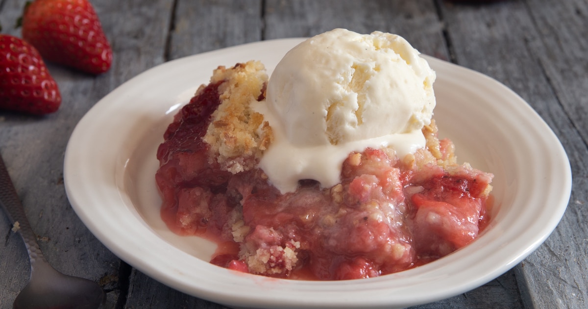 The Best Strawberry Crumble Recipe - An Italian in my Kitchen