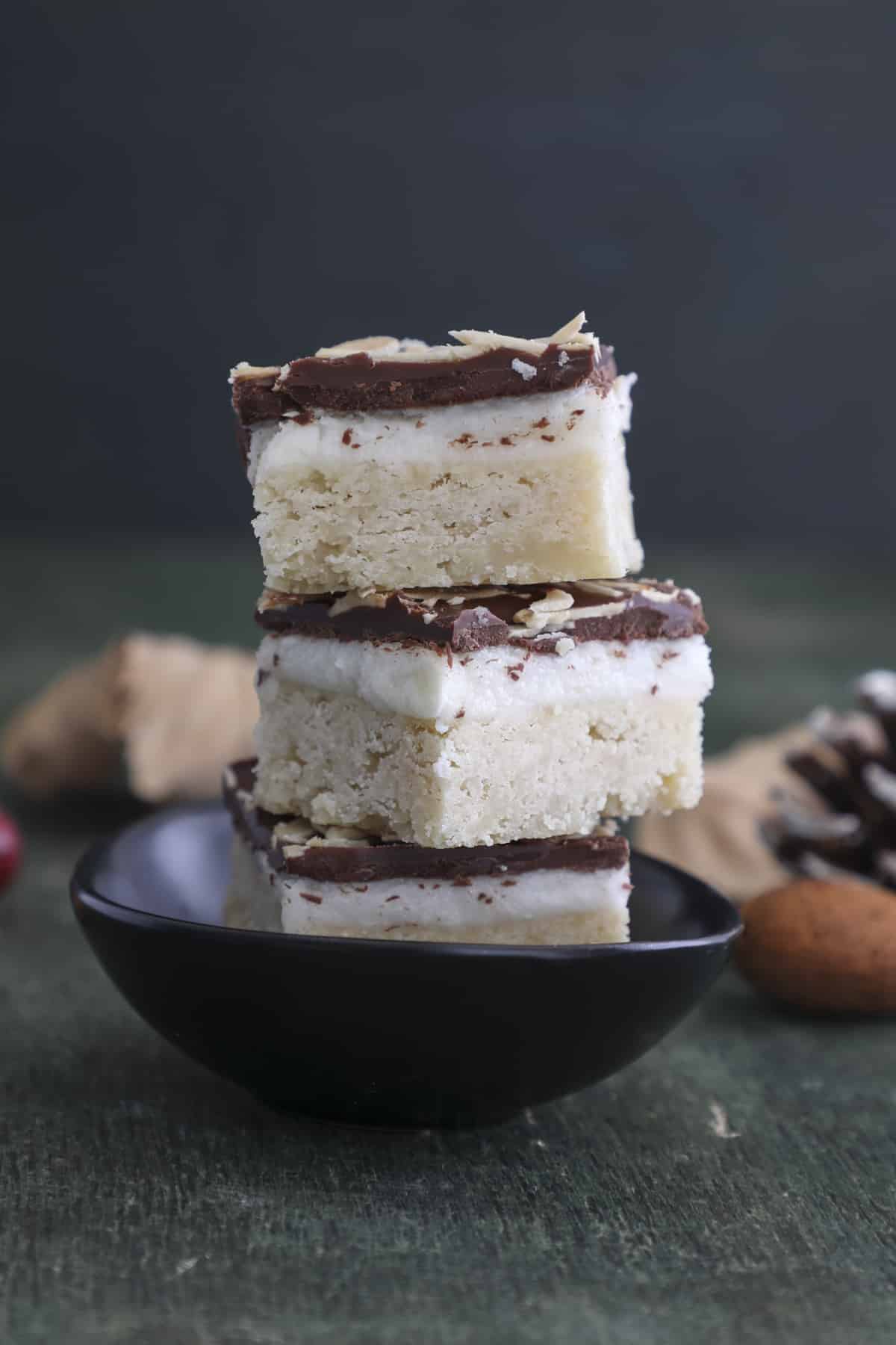 Almond Chocolate Shortbread Bars Recipe - Street Food Spectacle